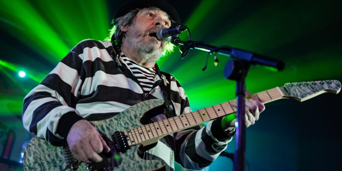 Remembering The Piranhas ‘Boring’ Bob Grover – Sussex News